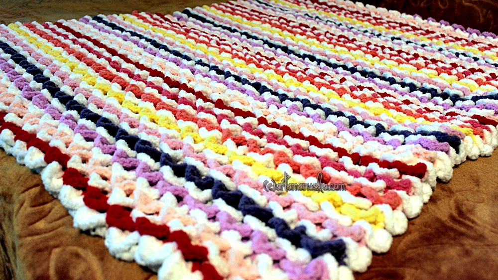 Patura multicolora crosetata cu tehnica solzi de crocodil pentru ...